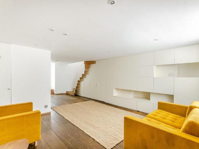 Goodge Place, Fitzrovia, London, W1T 1 bed flat to rent £5,850 pcm £1,350 pw