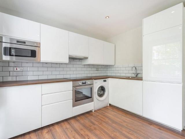 Goodge Place, London W1T 1 bed apartment to rent £2,383 pcm £550 pw