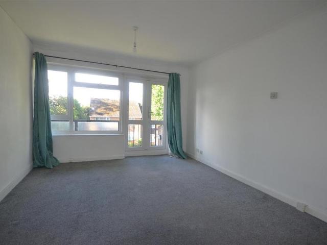 Gooden Court, South Hill Avenue. 4 bed flat to rent £2,100 pcm £485 pw