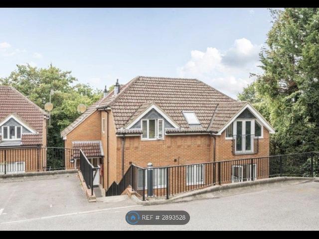 Goodearl Court, High Wycombe HP12, 2 bed flat to rent, £1,500 pcm | PrimeLocation