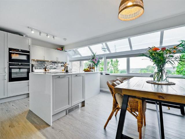 Goodeve Park, Hazelwood Road. 3 bed apartment to rent £2,325 pcm £537 pw