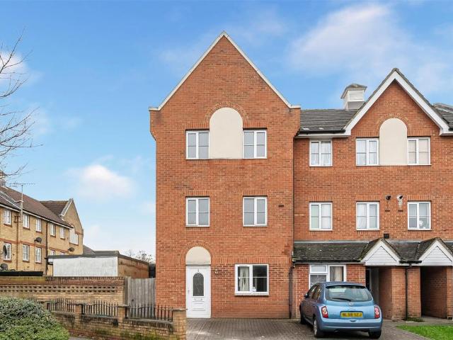 Goodey Road, Barking, IG11 9PB 4 bed house to rent £2,800 pcm £646 pw
