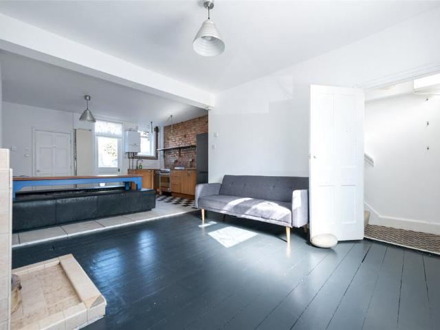 Goodhall Street, London, NW10 3 bed terraced house to rent £2,250 pcm £519 pw