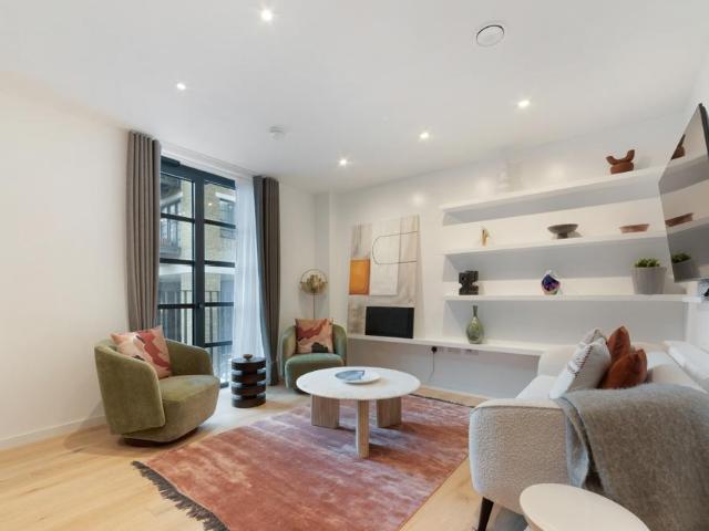 Goodluck Hope Orchard Place, London, E14 4 bed townhouse to rent £5,950 pcm £1,373 pw