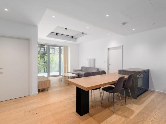 Goodluck Hope Walk, E14 2 bed apartment to rent £2,600 pcm £600 pw