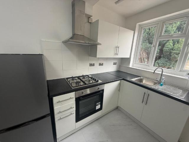 Goodmayes Avenue, ILFORD IG3 2 bed flat to rent £22,000 pcm £5,077 pw