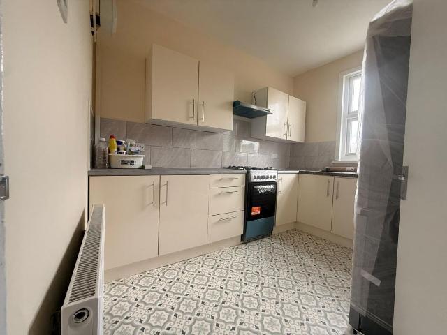 Goodmayes IG3, 2 bed flat to rent, £1,800 pcm | PrimeLocation