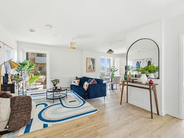 Goodmayes Square, Ilford IG3, 3 bed flat to rent, £2,730 pcm | PrimeLocation