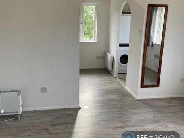 Goodmays, Ilford, IG3 Studio to rent £1,150 pcm £265 pw