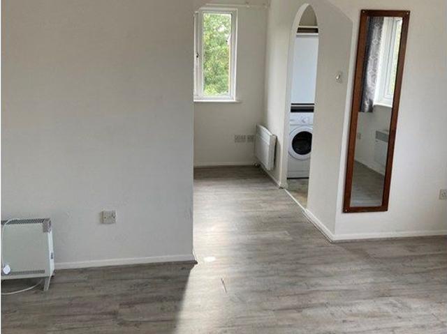 Goodmays, Ilford IG3, Studio to rent, £1,150 pcm | PrimeLocation