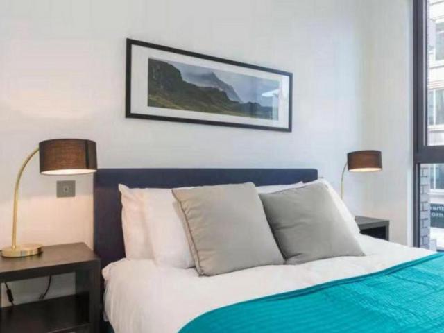 Goodmans Field, London, E1 1 bed apartment to rent £3,200 pcm £738 pw