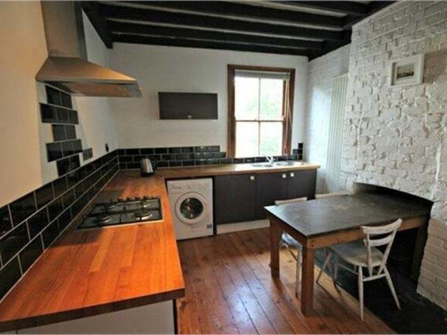 Goodson Road, London 2 bed flat to rent £1,603 pcm £370 pw