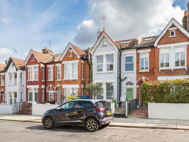Goodrich Road, East Dulwich, London. 2 bed flat to rent £2,750 pcm £635 pw