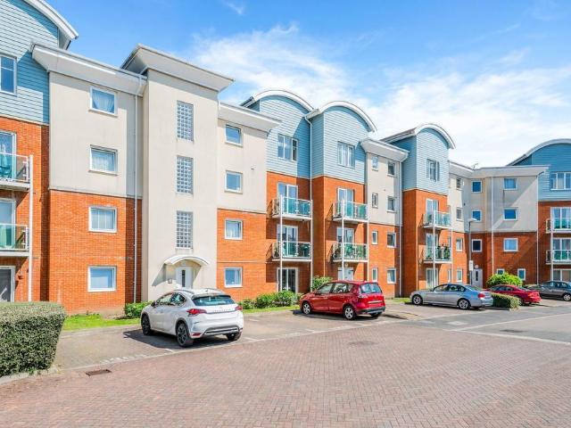Goodworth Road, Redhill RH1 2 bed flat to rent £1,650 pcm £381 pw