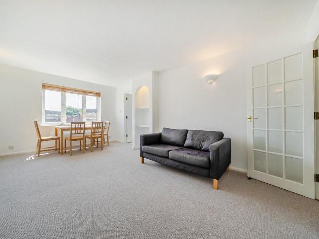 Goodwin Close, Bermondsey, London, SE16 2 bed flat to rent £2,175 pcm £502 pw