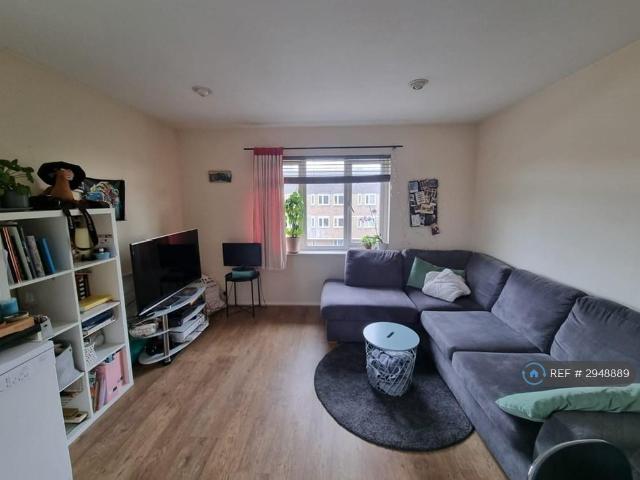 Goodwin Close, London, SE16 1 bed flat to rent £1,600 pcm £369 pw