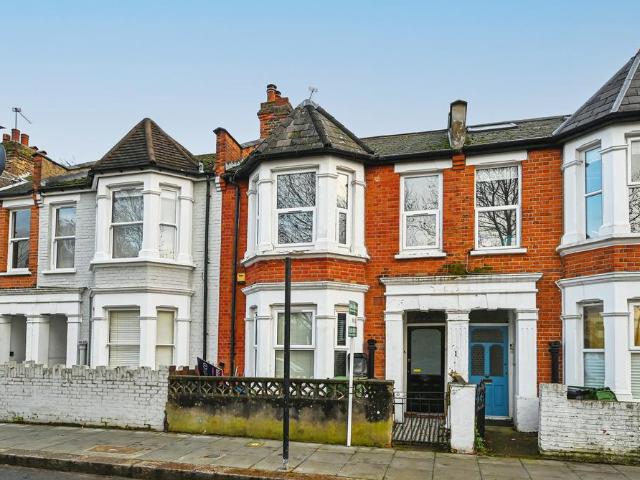 Goodwin Road, London W12 2 bed flat to rent £2,200 pcm £508 pw