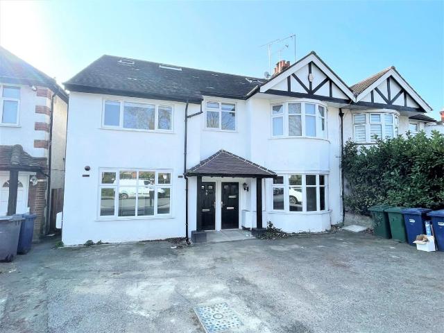 Goodwyn Avenue, Mill Hill NW7, 3 bed flat to rent, £2,625 pcm | PrimeLocation