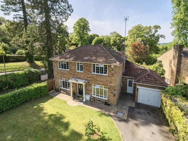 Goodyers Alton GU34 4 bed detached house to rent £2,750 pcm £635 pw