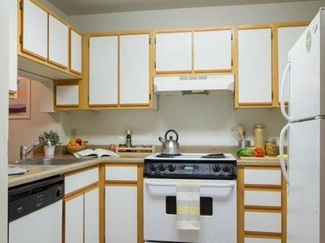 Goose Hollow Plaza 2 Bedroom Apartment for Rent at 1604 SW Clay St, Portland, OR 97201 Downtown Portland
