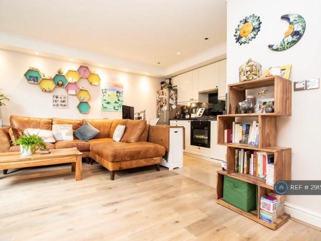 Goat Wharf, Brentford, TW8 1 bed flat to rent £1,900 pcm £438 pw