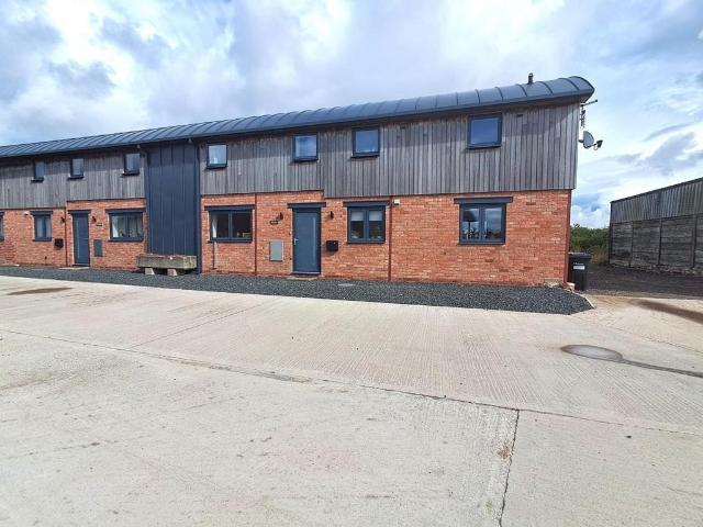 Goblins Lane, Whitchurch SY13 3 bed barn conversion to rent £1,295 pcm £299 pw