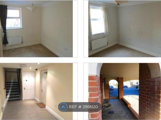 Godwin Court, Swindon SN1, 2 bed flat to rent, £950 pcm | PrimeLocation