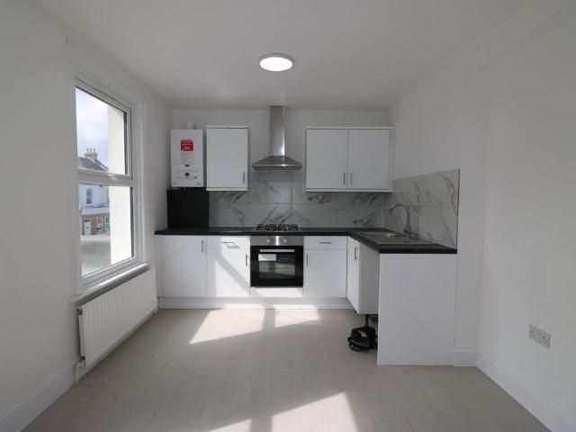 Godwin Road, London E7 3 bed flat to rent £2,100 pcm £485 pw