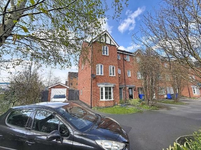 Godwin Way, Stoke on Trent. 6 bed semi detached house to rent £2,300 pcm £531 pw