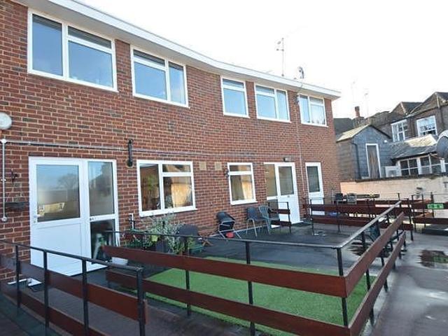 Godalming GU7 3 bed maisonette to rent £1,450 pcm £335 pw