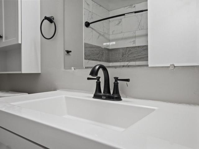 Goddard Estates 2 Bedroom Apartment for Rent at 11208 Northwestern Hwy, Southfield, MI 48075 Southfield Downtown