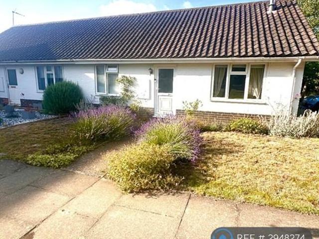Godfreys Close, Horringer, Bury St. 2 bed bungalow to rent £1,395 pcm £322 pw