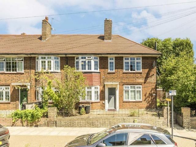 Godley Road, London SW18 2 bed flat to rent £2,250 pcm £519 pw
