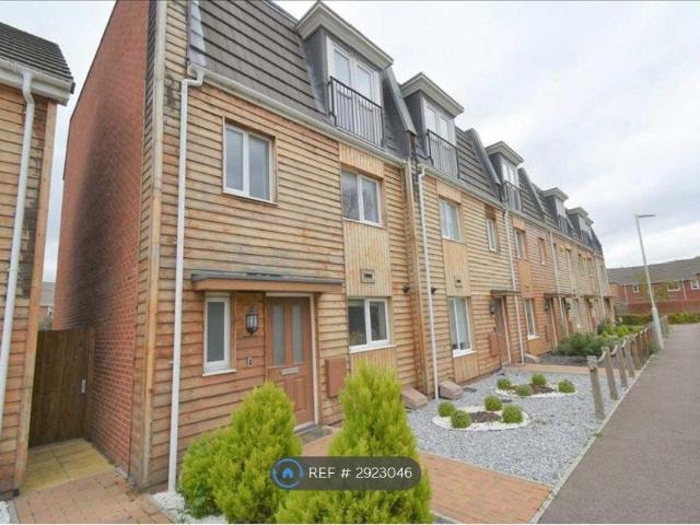 Godman Walk, Dartford DA1, 3 bed end terrace house to rent, £2,000 pcm | PrimeLocation