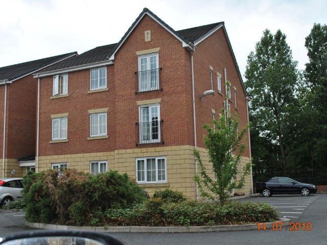 Godolphin Close, Eccles, Manchester M30, 2 bed flat to rent, £925 pcm | PrimeLocation