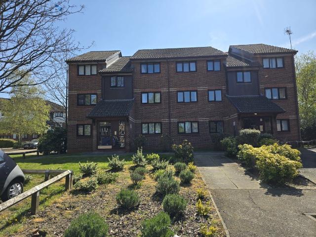 Godolphin Close, London N13, 1 bed flat to rent, £1,500 pcm | PrimeLocation