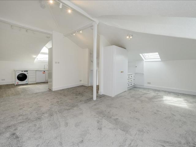 Godolphin Road, London W12, Studio to rent, £1,517 pcm | PrimeLocation