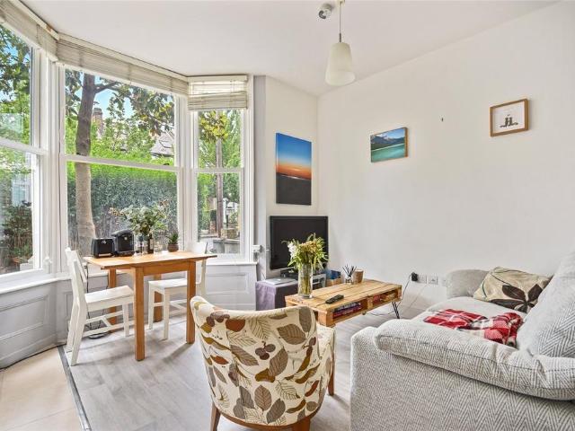 Godolphin Road, London, W12 1 bed apartment to rent £1,995 pcm £460 pw