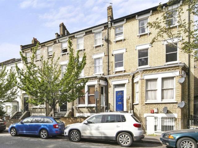 Godolphin Road, London, W12 2 bed apartment to rent £2,150 pcm £496 pw