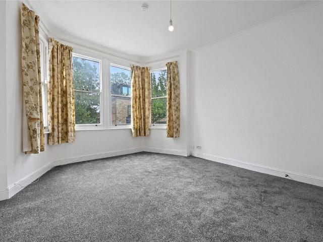 Godolphin Road, London W12, 2 bed flat to rent, £2,150 pcm | PrimeLocation
