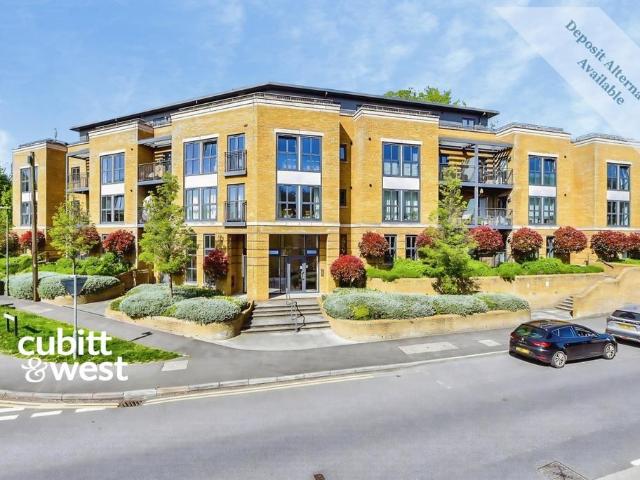 Godstone Road, Caterham CR3 2 bed apartment to rent £2,000 pcm £462 pw