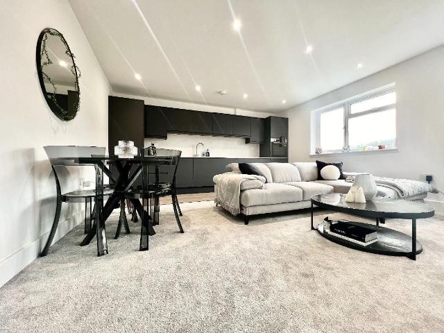 Godstone Road, Kenley CR8, 2 bed maisonette to rent, £1,750 pcm | PrimeLocation