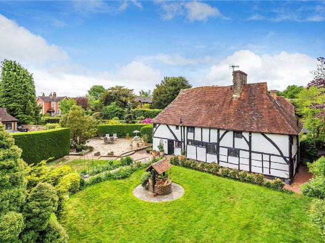Godstone Road, Lingfield, Surrey RH7, 4 bed detached house to rent, £3,000 pcm | PrimeLocation