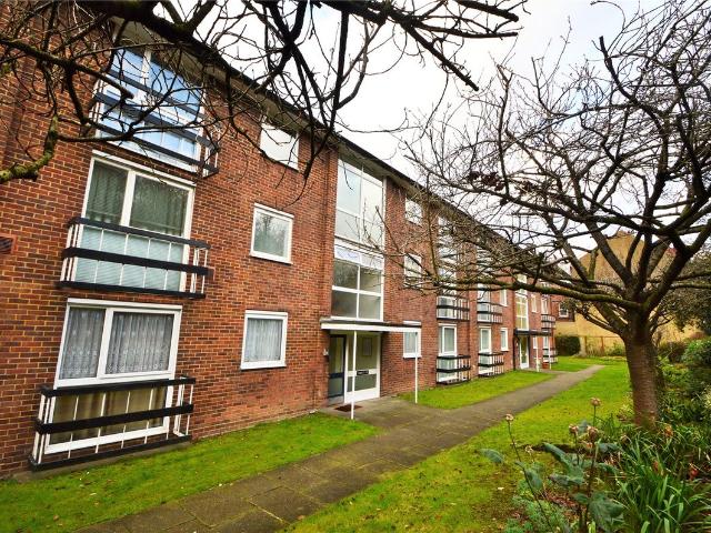 Godstone Road, Purley CR8, 2 bed flat to rent, £1,500 pcm | PrimeLocation