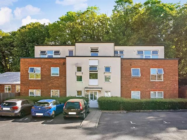 Godstone Road, Whyteleafe CR3, 1 bed flat to rent, £1,350 pcm | PrimeLocation