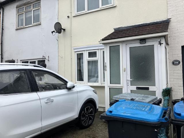 Godstone Road, Whyteleafe, CR3 2 bed house to rent £1,900 pcm £438 pw