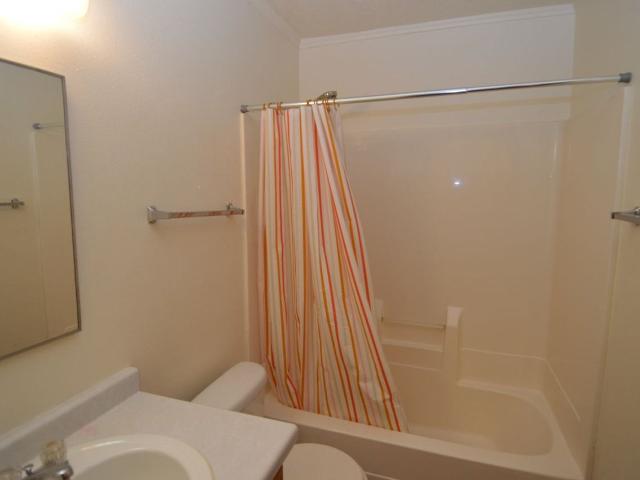 Goelzer 1114 Park Dr. 2 Bedroom Apartment for Rent at 1114 Park Dr, Grand Forks, ND 58201