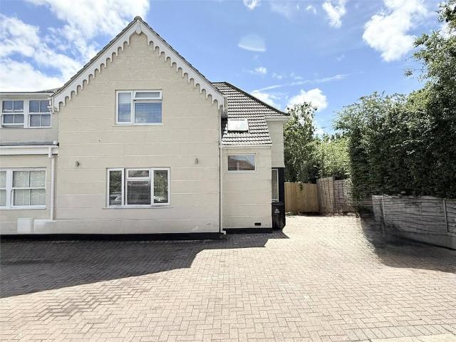 Goffs Lane, Goffs Oak, Waltham Cross. 5 bed detached house to rent £4,000 pcm £923 pw