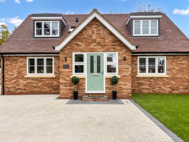 Goffs Lane, Goffs Oak EN7 3 bed detached house to rent £2,700 pcm £623 pw