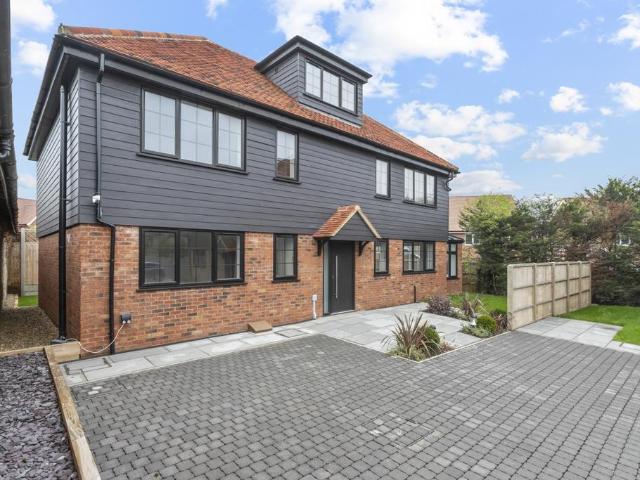 Goffs Lane Goffs Oak EN7 5 bed detached house to rent £5,000 pcm £1,154 pw